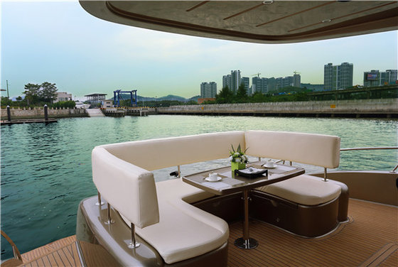 High End Leisure Speed Luxury Motor Yachts 82 Feet White And Red Color