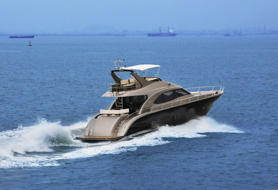 Fiberglass Sport Motor Yachts 70 Feet Engine Capacity Volvo 725hpx2 21.6m Length