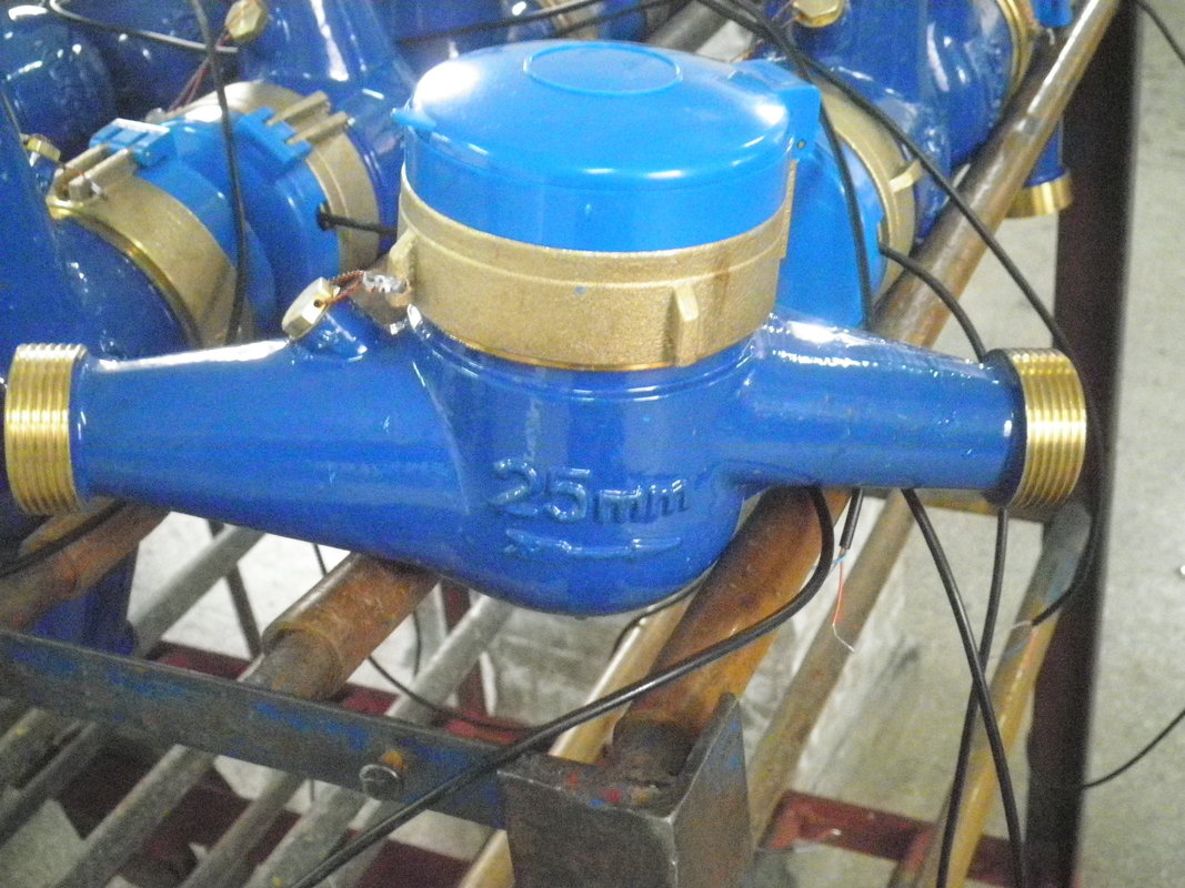 Multi Jet Pulse Output Water Meter Vane Wheel Dry Dial For Cold Water