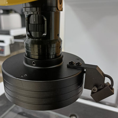 Manual vision measuring instrument for precision measurement