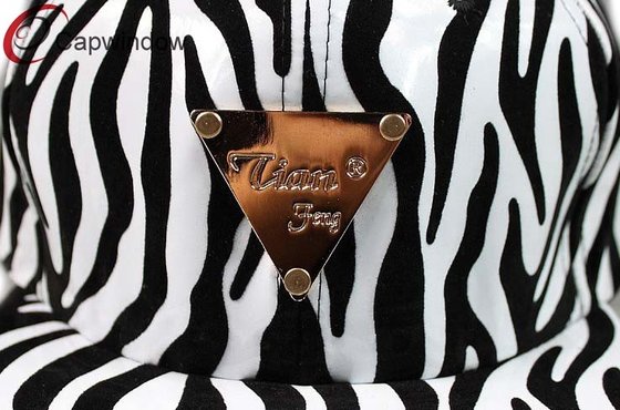Polester Microfiber Zebra Youth Baseball Caps With Gold Metal Logo