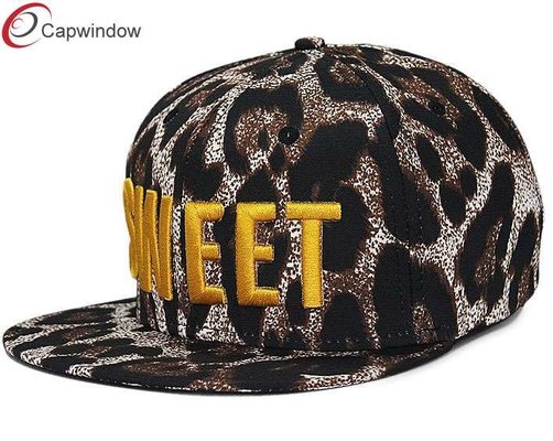 Customized Snapback Fitted Baseball Hats 3D Embroidery with Striped Patterns