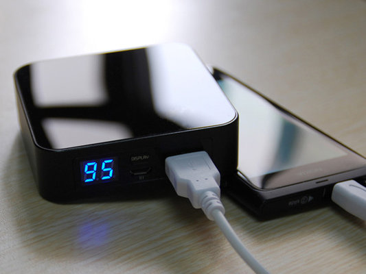 8000mAh  Polymer Lithium Battery  ABS and Allumium Alloy Mobile Power Bank with LED display supplier