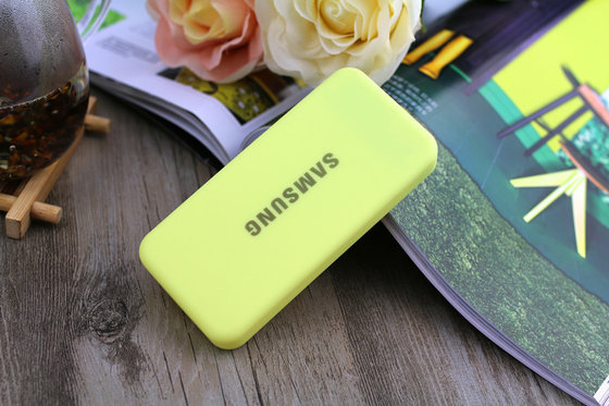 Super Slim Rubber Oil Casing Mobile Power Bank 6000mAh Samsung Battery Power Bank 5V 2A supplier