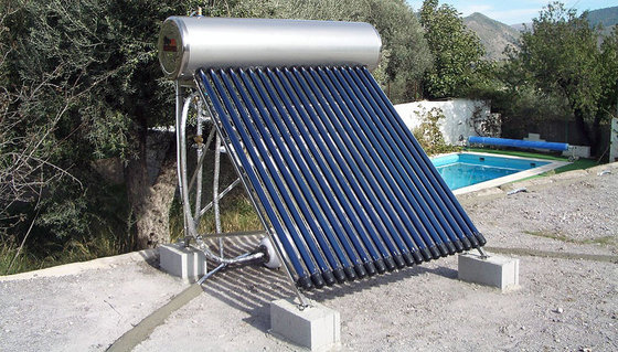 Integrierter unter Druck gesetzter Solarwarmwasserbereiter des kalten Winters