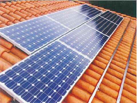 2KW steuern Dachspitze/Boden angebrachtes Gitter gebundenes Solarenergie-System 110V - 240V automatisch an
