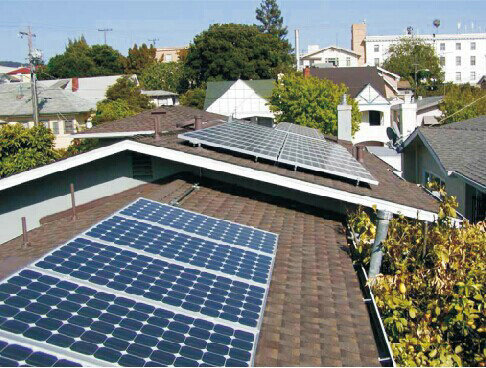 2KW steuern Dachspitze/Boden angebrachtes Gitter gebundenes Solarenergie-System 110V - 240V automatisch an