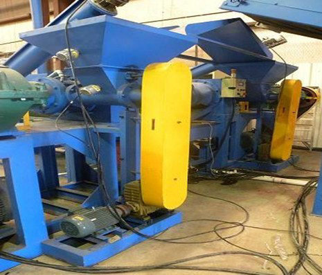 Crumb Rubber Grinder For Waste Tire Recycling Line With Water Cooling Pipes