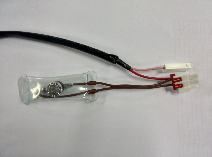 Plastic sealing bimetal temperature switch 250V 7.5A operating temp. 35~78°C