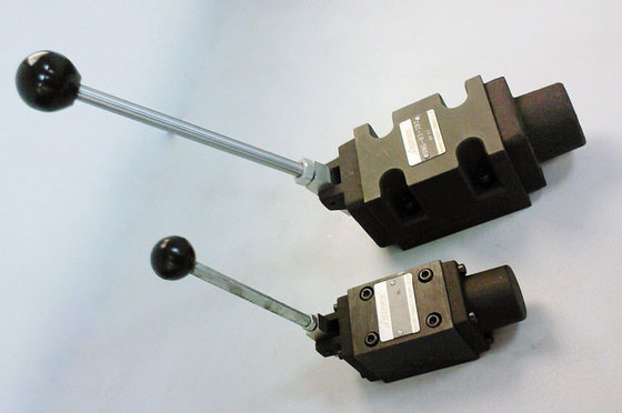 Industry Hydraulic Directional Valves with Lever Manul Operated DMG02 03 Model supplier