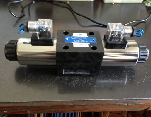 Hydraulic Solenoid Directional Spool Valves High Pressure 24VDC 10mm Port Size supplier