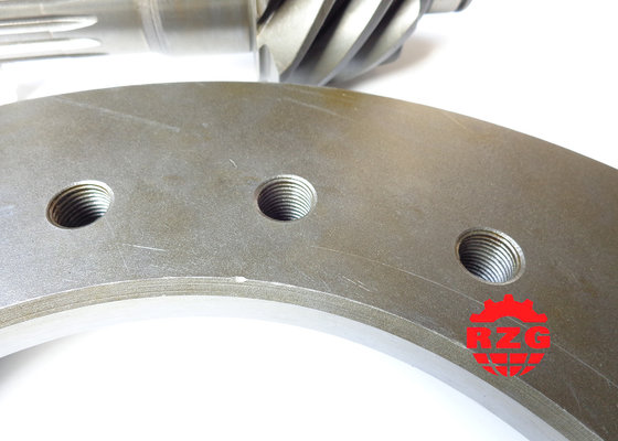 Car ISUZU FTK Rear Axle Spiral Bevel Gear 58~62 HRC the thinner one 18.5kg Thickness 43mm supplier
