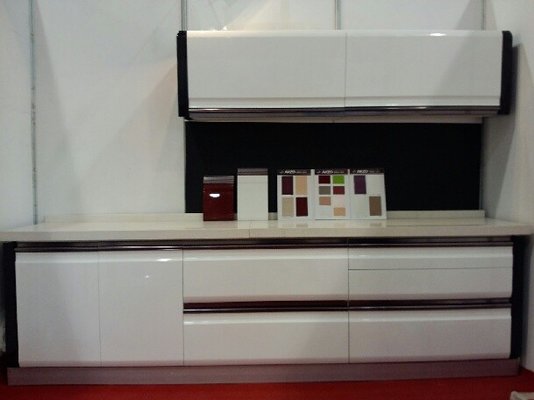China Hot sale High glossy lacquer kitchen cabinet supplier