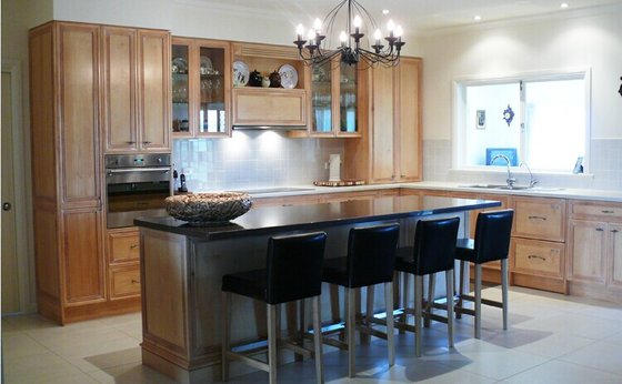 China Maple solid wood kitchen cabinet set supplier