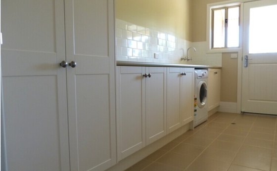 China wooden laundry cabinet supplier