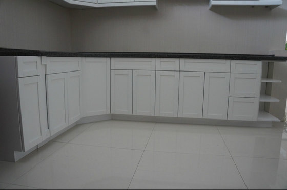 Shaker solid wood kitchen cabinet，North american style kitchen cabinet,Project kitchen set supplier
