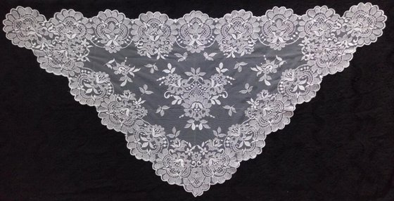 White Spanish style veil mantilla Catholic church chapel scarf lace Mass latin L