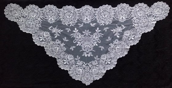 White Spanish style veil mantilla Catholic church chapel scarf lace Mass latin L