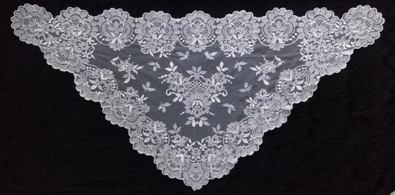 White Spanish style veil mantilla Catholic church chapel scarf lace Mass latin L