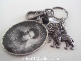 China Metal antique pewter plated lion fob keychain, vintage pewter plating key tag key chains, supplier