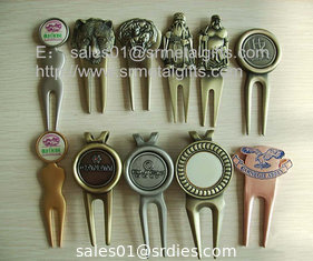 China China metal golf divot tool factory for custom metal golf pitchfork with ball marker set, supplier