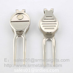 China Zamak golf divot tool repair with magnet ball marker, golf repair pitchfork tool, supplier