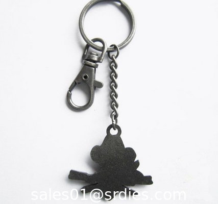 Vintage ​zinc alloy death head skeleton and gun key chains, antique pewter skull keychain, supplier