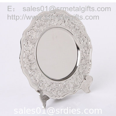 Metal crafted Silver collectible souvenir plate with display stand, metal gifts and crafts supplier