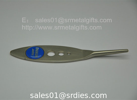 Imprinted metal golf divot repair tools, cheap metal golf pitch fork with engraved logo, supplier