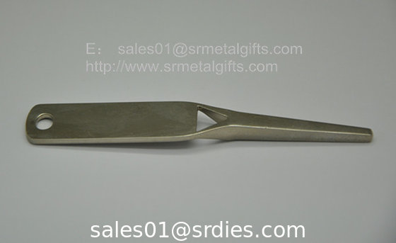 Imprinted metal golf divot repair tools, cheap metal golf pitch fork with engraved logo, supplier