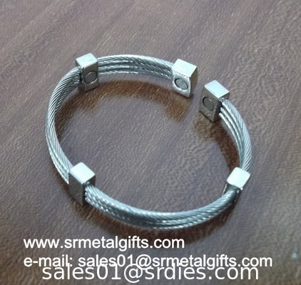 Stainless steel mesh chain bracelet bangle with magnetic enclosure supplier