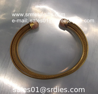 Stainless steel mesh chain bracelet bangle with magnetic enclosure supplier