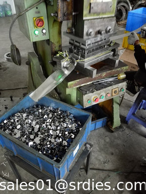 Steel stamping corner clasp clip, precison spring clip clamp supplier