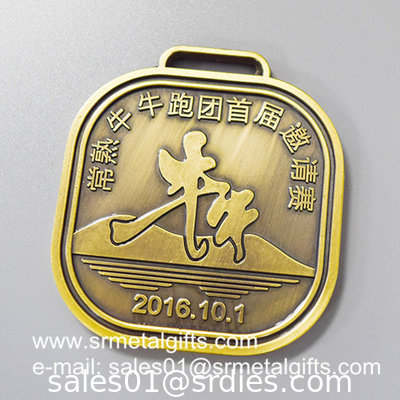 Vintage brass metal engraved medals, tailored antique brass metal medallions supplier