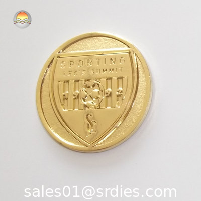 Gold tone metal souvenir coins with enamel in clear plastic box package supplier