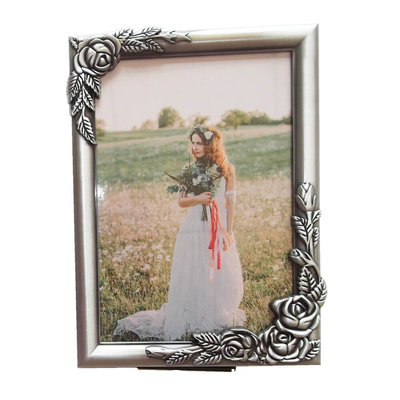Antique Pewter Plated Sturdy Alloy emboss Rose Photo Frame 5x7 inch supplier