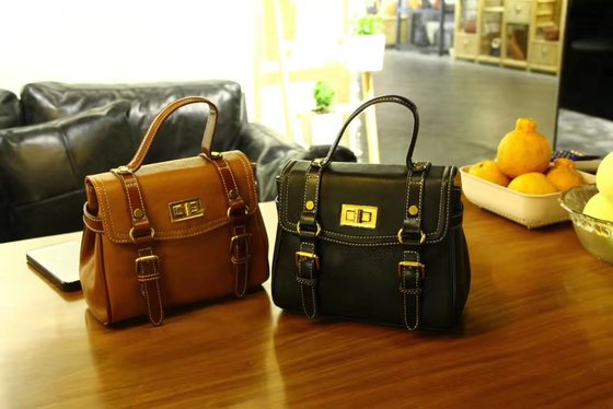 2018 New designed original manufacturer lady classical first layer leather lady handbag shoulder bag