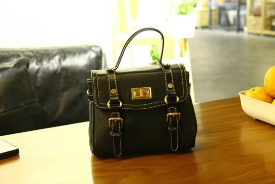 2018 New designed original manufacturer lady classical first layer leather lady handbag shoulder bag
