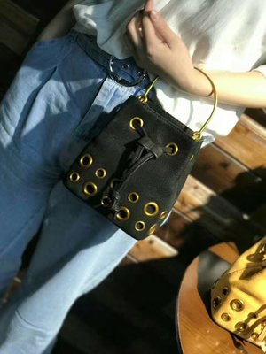 2018 original manufacturer lady fashionable first layer leather high quality special design lady small bucket bag