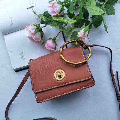 2018 trendy design original manufacturer  first layer leather lady shoulder  bag with bug ring