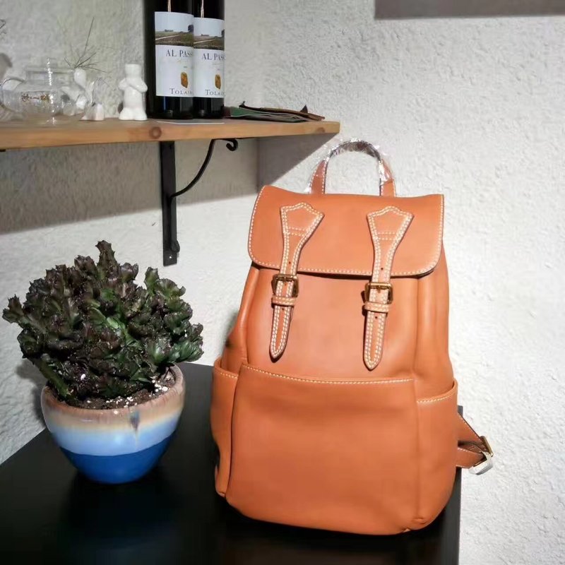 2018 New designed original manufacturer lady fashionable first layer leather lady  big backpack