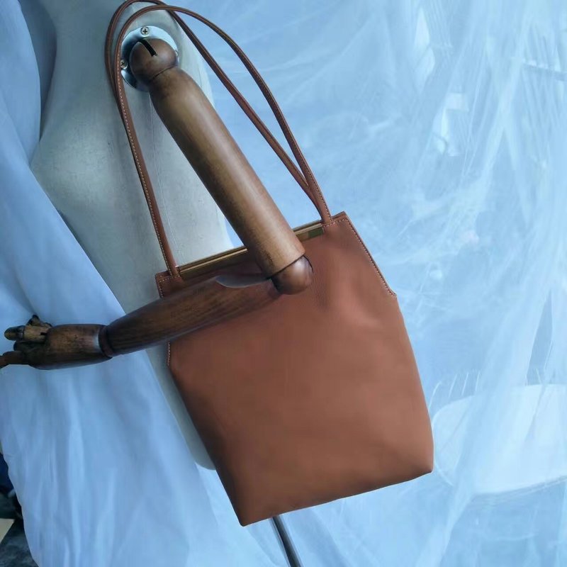 2018 trendy design original manufacturer lady first layer leather shoulder bag