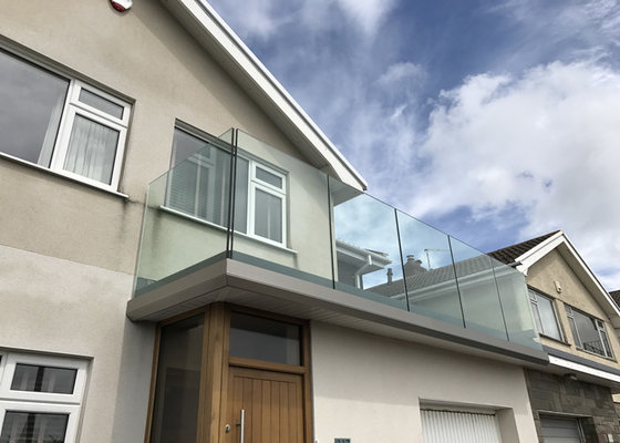 Balcony Design Aluminum U Base Channel Laminated Glass Balustrade