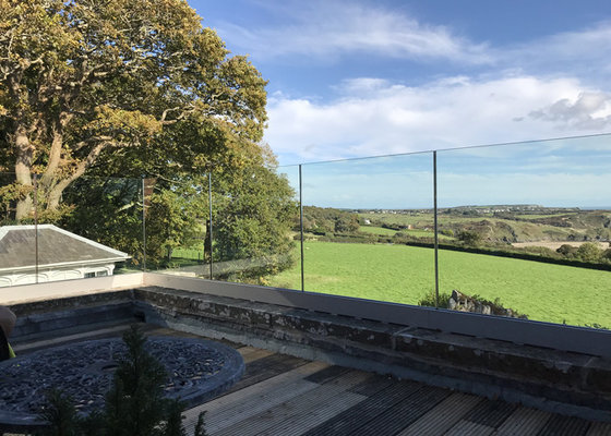Outdoor Aluminum U Channel Glass Railing For Stair Exterior Glass Balcony Balustrade