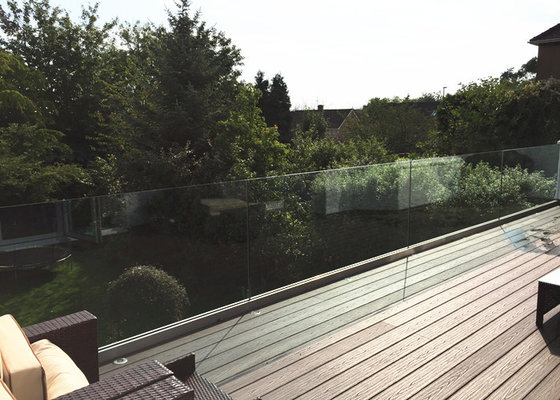 Residential Frameless Glass Balcony Balustrade Systems Fascia Mounted Glass Handrail