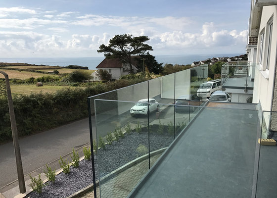 Aluminum Deck Railing Outdoor U Channel Glass Balcony Railing Design