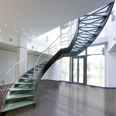Modern Design Interior Curved Staircase With Tempered Glass Railing