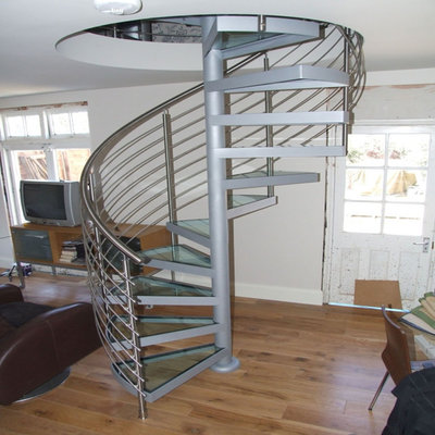 Modern Stylish Tempered Glass Steps Stainless Steel Spiral Stairs Curved Staircase For Villa