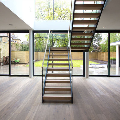 Customized Indoor U Shape Steel Wood Staircase Design For Villa