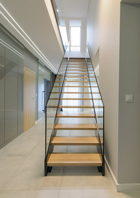 Modern stair floating straight stairs Interior staircase with Wood Tread and Glass Railing